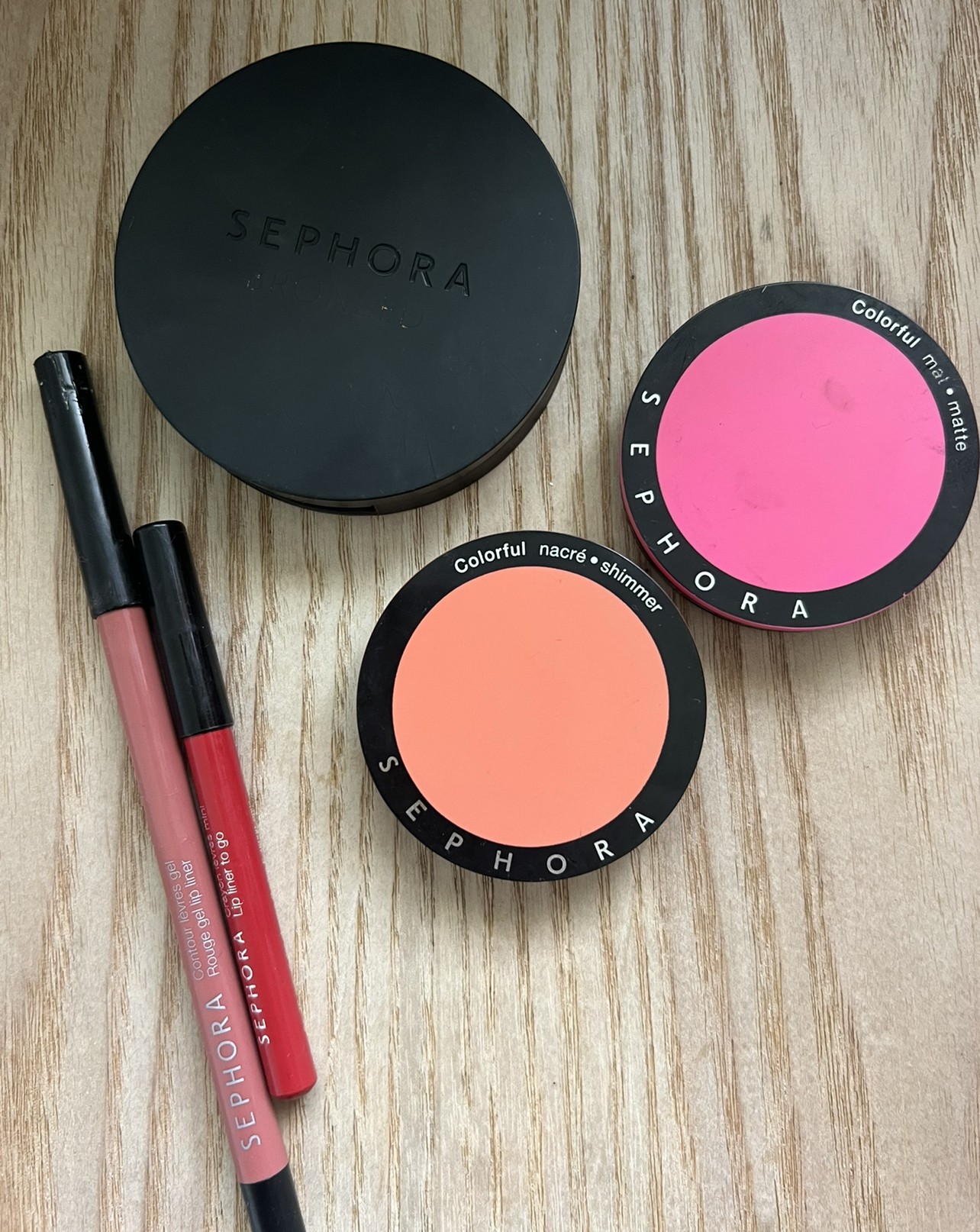 今回ご紹介するアイテムは、 オリジナルの「セフォラブランド」のコスメ です。ナチュラルなメイクからしっかりメイクまで使えたものをご紹介していきます。